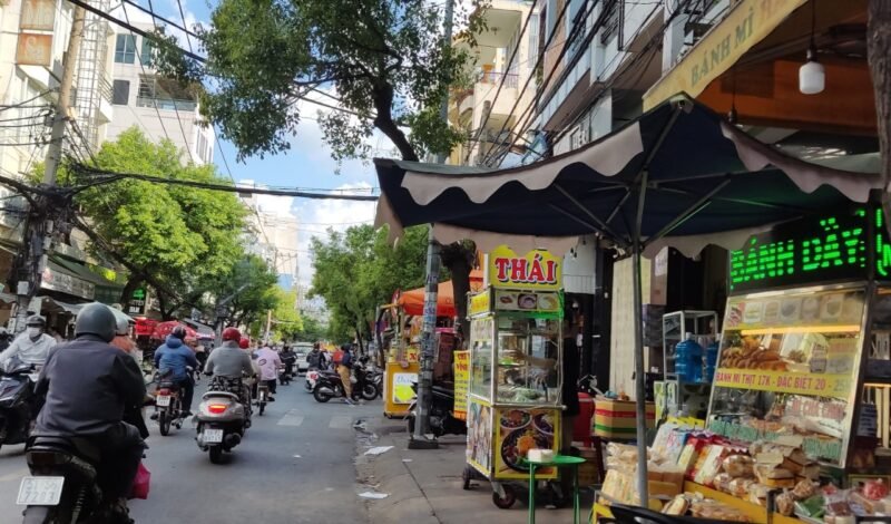 7 Best Places For Local Street Food, Ho Chi Minh City